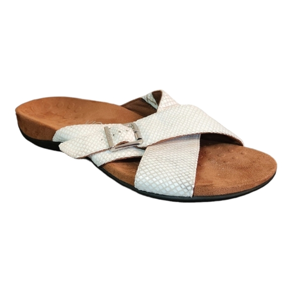 Vionic | Shoes | Vionic Dorie White Embossed Slide Sandals Size 9 ...
